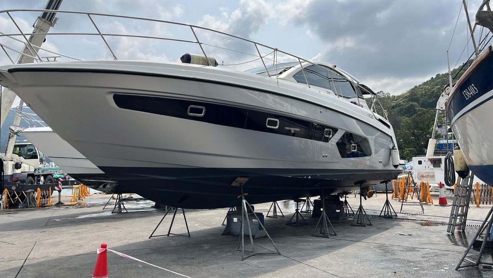 Azimut Atlantis 43 - Hong Kong Boats
